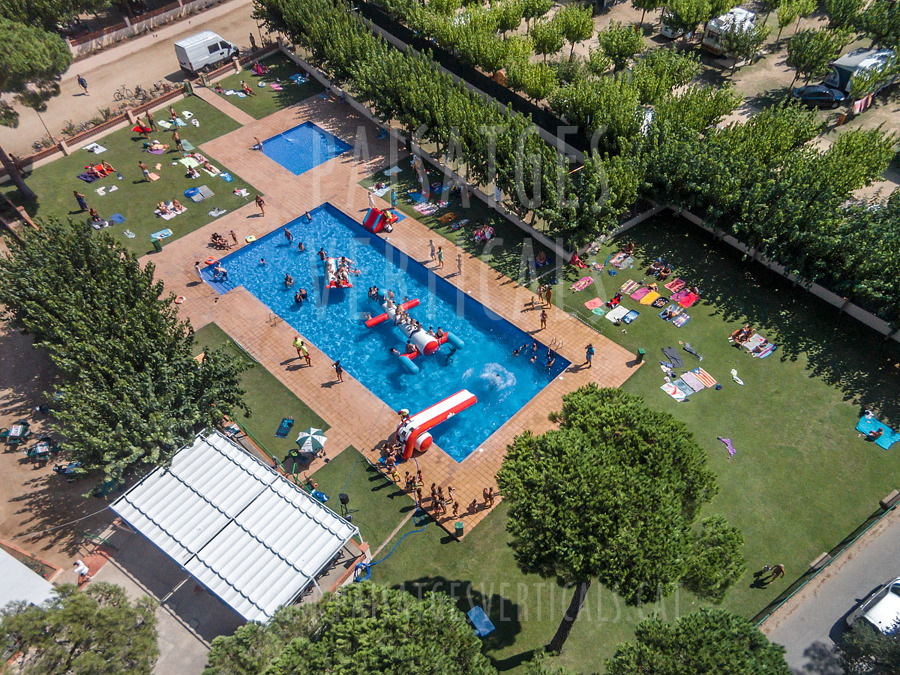 Foto: Piscina de un Camping de Paisajes Verticales, Fotografía Aérea ...