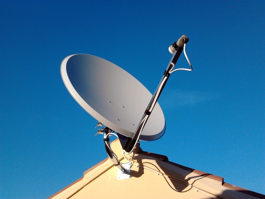 Foto: Instalación de Antena Parabólica Satélite. de Espailink #2267645 ...