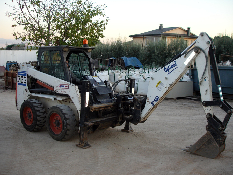 Foto: Bobcat+retro de Construcciones Can Farell #311790 - Habitissimo