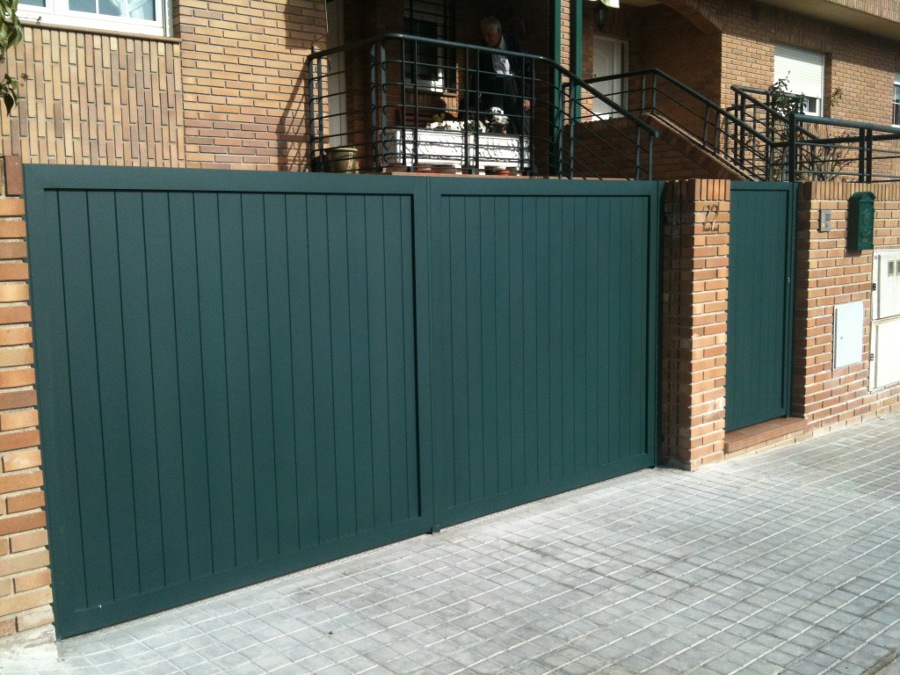 Foto: Cancela Doble Hoja de Carpintería Metálica Miguel Sansa, S.l ...