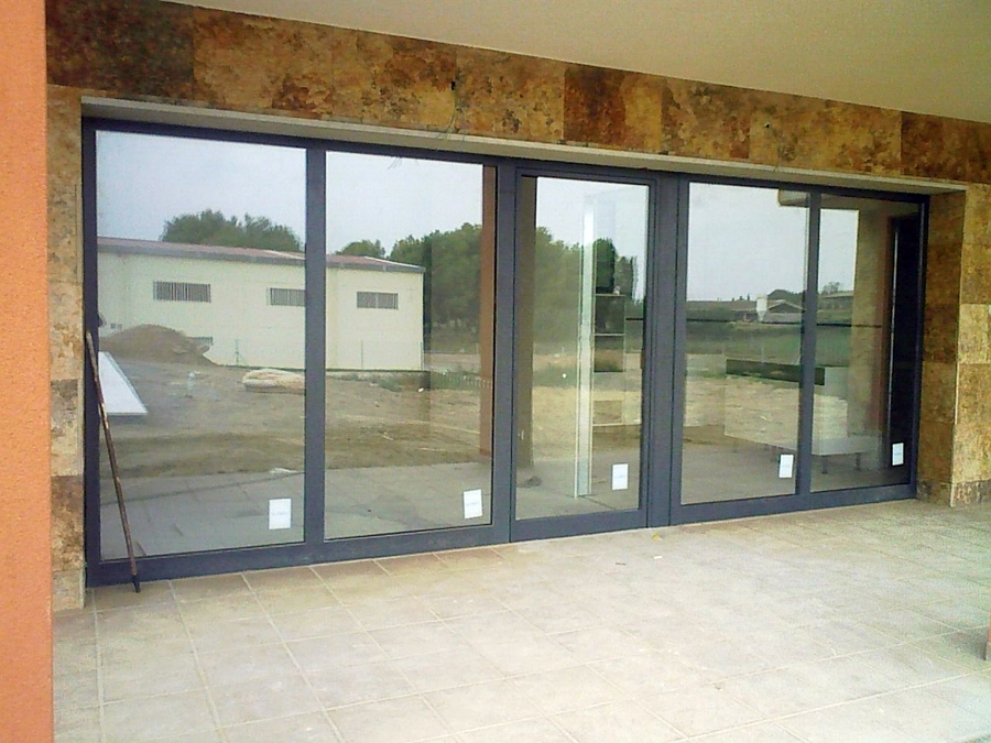 Foto: Carpinteria en Color Grafito de La Ventana de Remolins #318807 ...