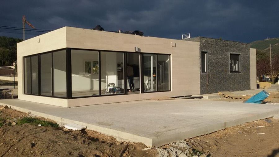 Foto: Exterior de una Casa Cube de 100 M2 con Revestimiento de Pizarra y Mármol de Casas Cube ...