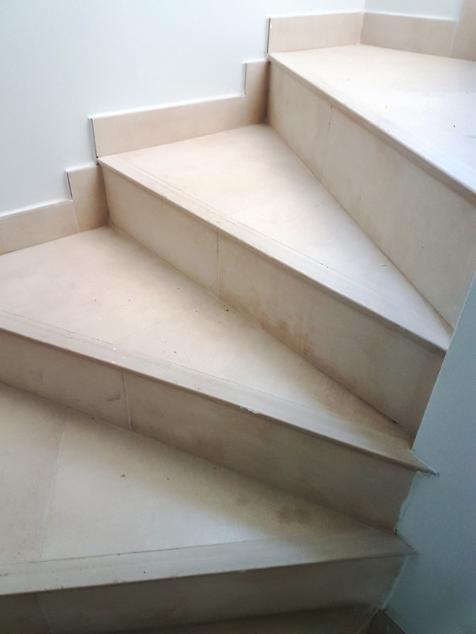 Foto: Colocación de Gres Porcelánico en Escalera. de Eicreo Construcción Y Reformas #1664992 ...