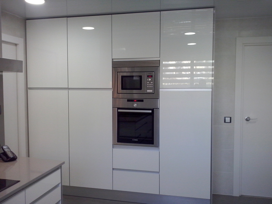 Foto: Composicion Colmunas con Nevera Integrada de Reformes Misael ...