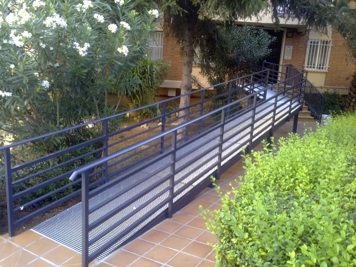 Foto: Construccion Rampa Minusvalidos y Modificacion de Escalones de ...