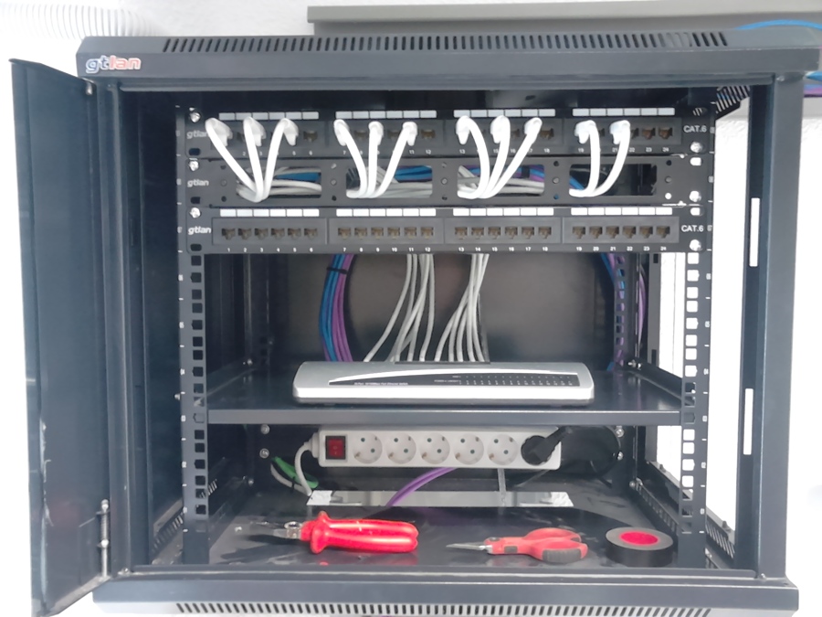 Foto: Rack de Datos de Electrotecnico-hr #1286326 - Habitissimo