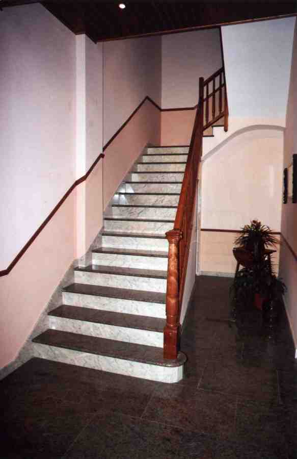 Foto: Escalera con Zócalo de Colorexperiencia #989532 - Habitissimo