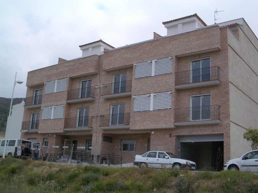 Foto: Fachada Principal de Edificio Plurifamiliar de Nueva Constru de Campos & Royo Arquitectos ...