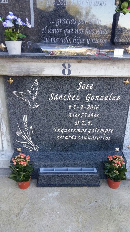 Foto: Lápida de Nicho en Granito de Memorial Spain S.l. #1388123 ...