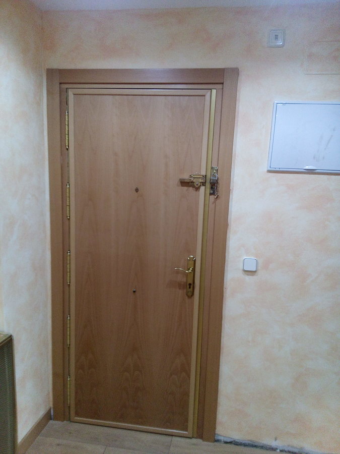 Foto: Forrado de Puerta Blindada de Juan Manuel Calderon #1281843 ...
