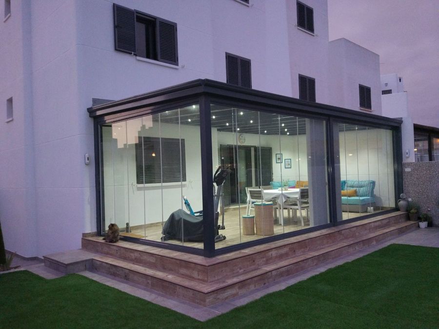 Foto: Pérgola Aluminio .Techo Panel y Cortinas Cristal de Diansa ...