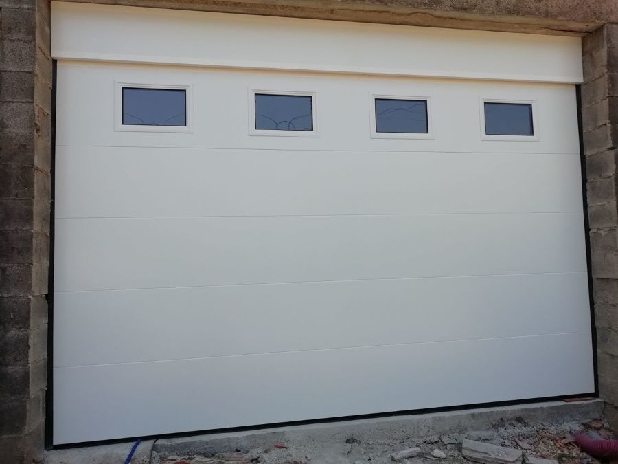 Foto: Puerta Seccional Automática Panel Liso de Puertas Maemar #2855652 ...