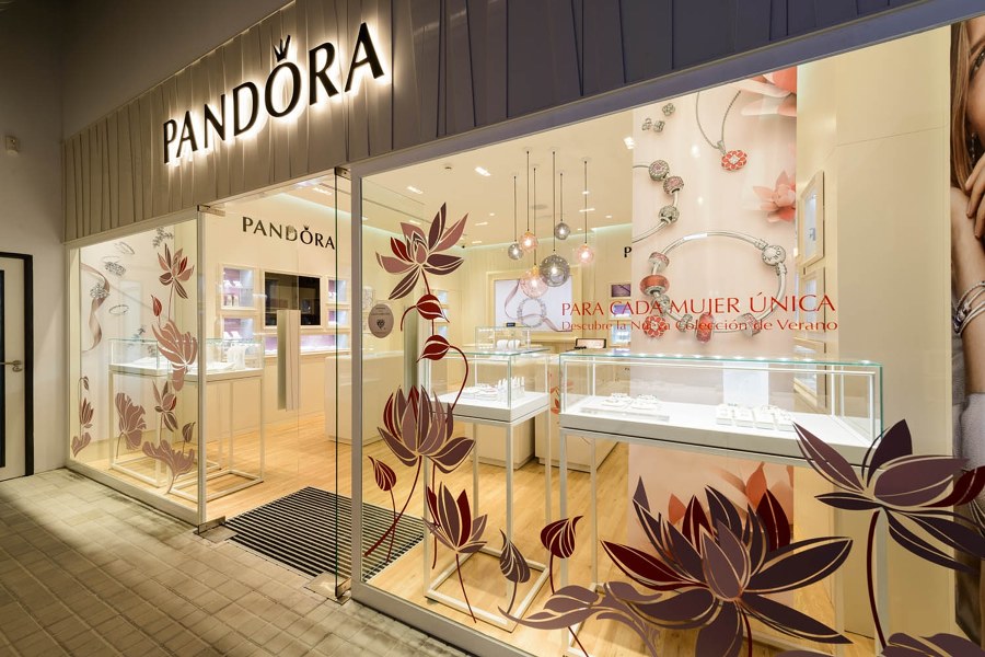 Foto: Pandora Escaparate Tienda de Vita Construcción #2204126 - Habitissimo