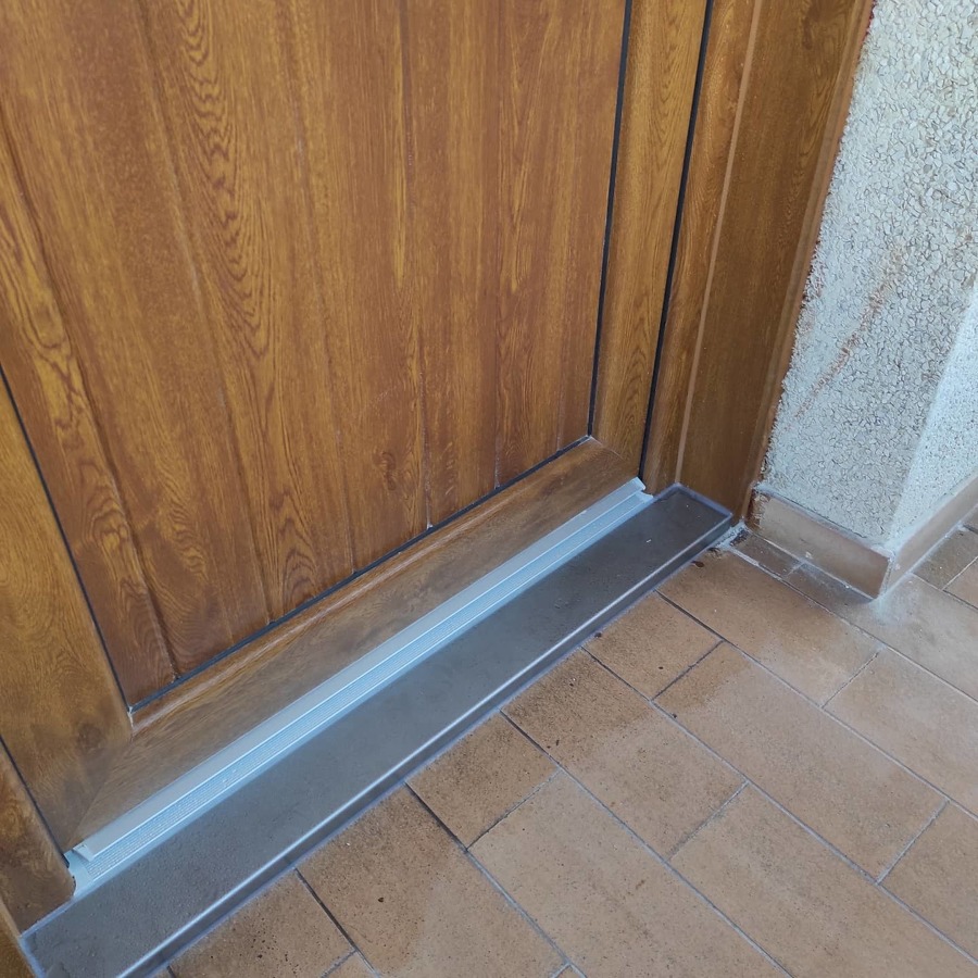 Foto: Puerta PVC Roble Dorado de Tancaments Saavedra #2944318 - Habitissimo