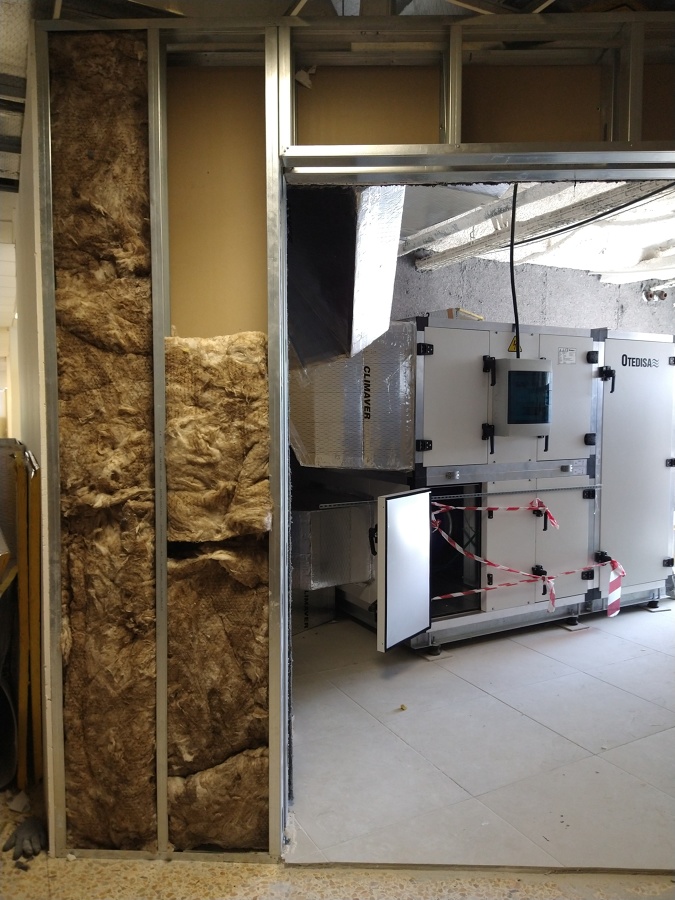 Foto: Fibra Aislante en Interior de Tabiques en DGT. de Servihol ...