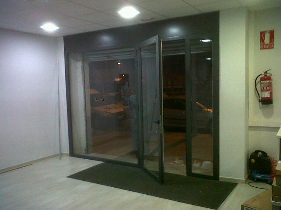 Foto: Puerta Entrada Negocio de Aluminis Llir #1286667 - Habitissimo