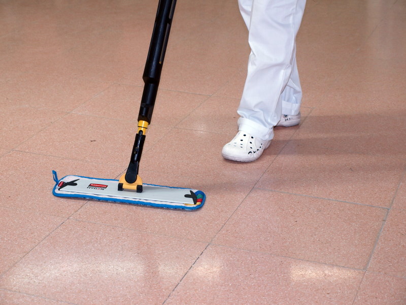 Foto: Innovación en Fregado Suelos: Mopa Húmeda de Brill2000, S.l ...