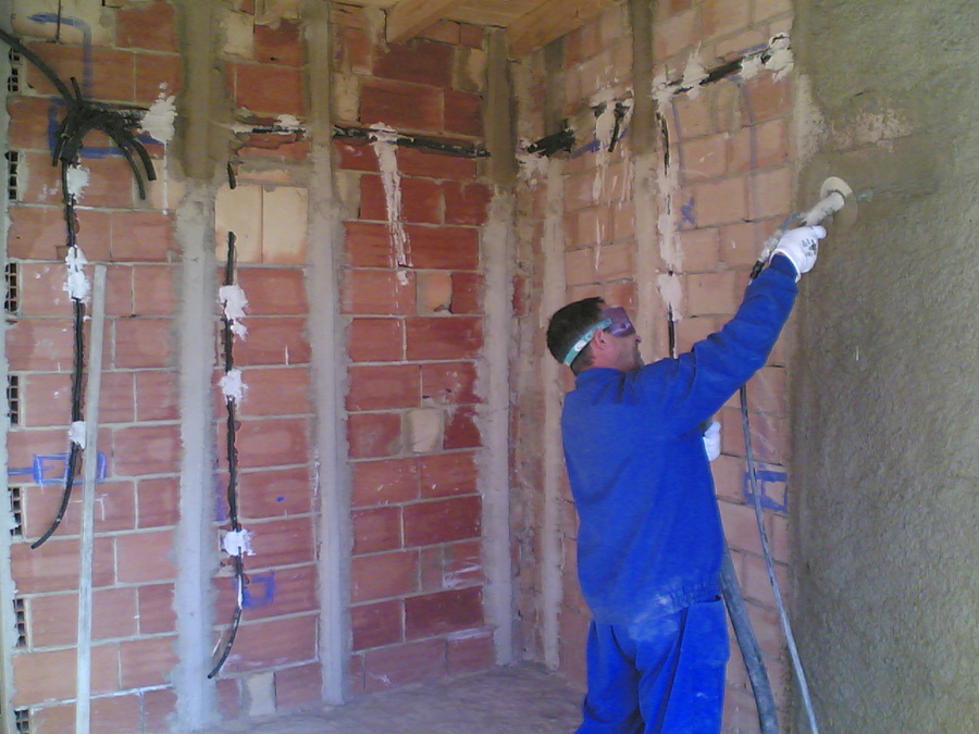 Foto: Fachada Proyectada de Mortero de Yesos Y Revocos González ...