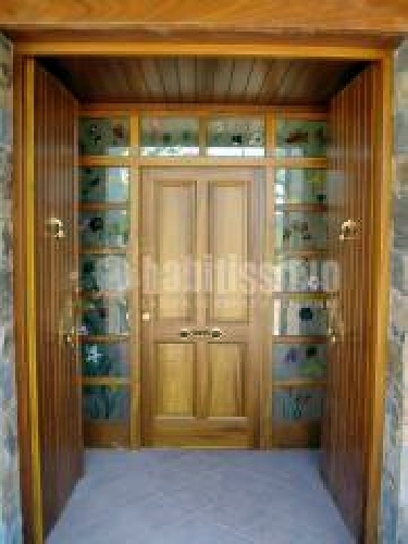 Foto: Puertas de Exterior con Retranqueo de Persianas Navarro #322223 ...