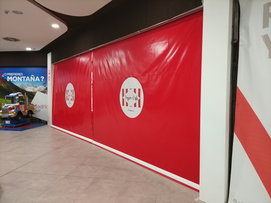 Foto: Toldo Vertical PVC Rotulado TCHexteriores de Tch Exteriores ...