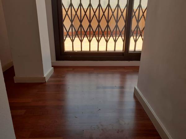 Foto: Instalación de Parquet y Roda Pies de Soluciones Integrales Solín ...