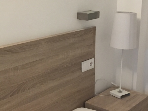 Foto: Lámpara Mesita Empotrada de Instalaciones Electricas Sl #2119642 ...