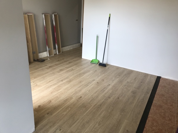 Foto: Colocación de Tarima con Micro Bisel de Carpintería Ángel ...