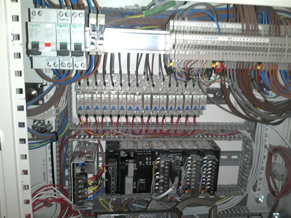 Foto: Autómata Programable para Gestión de Bancos de Gestiones Alarife ...