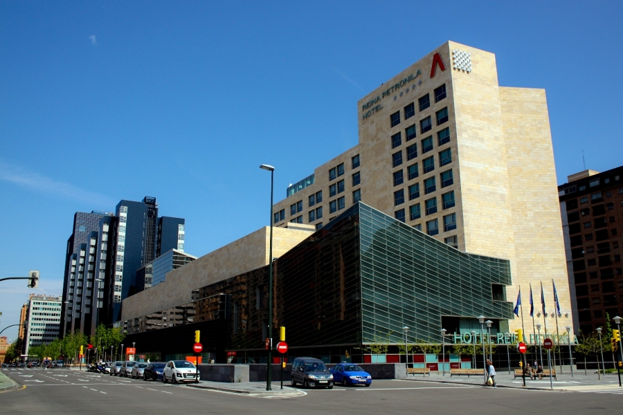 Foto: Centro Comercial Aragonia de Servicios Topográficos Zaragoza Sl ...