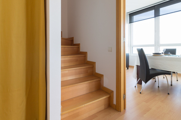 Foto: Escaleras | Dúplex Diagonal Mar | By Carmela Cebrián de Carmela ...