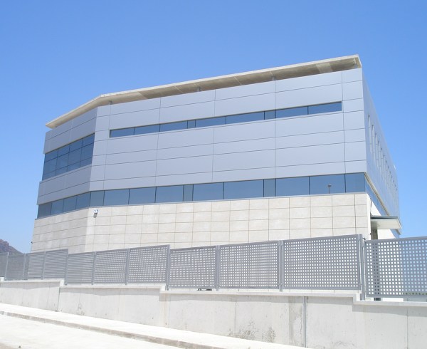 Foto: Fachada de Panel Composite de Omnia Ingenieria Sl #737352 ...