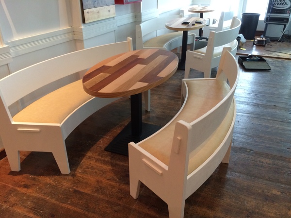 Foto: Bancos y Mesas Curvas Bar de Carpinteria Unai Laso #871017 ...