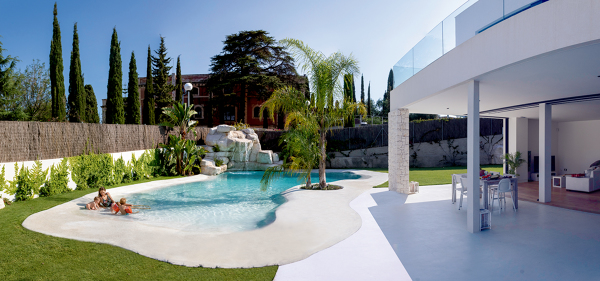 Foto: Piscina Estilo Playa de Naturtec Projectes #3070392 - Habitissimo