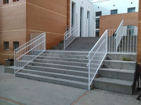 Foto: Barandilla Colegios de Mogar Cerrajeros #1069215 - Habitissimo