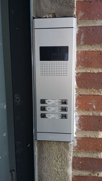 Foto: Portero Automático de Telecomunicaciones Víctor Manuel #1837324 ...