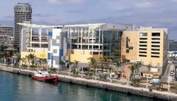 Foto: Puerto, Zona Exterior Centro Comercial el Muelle de Estudio De ...