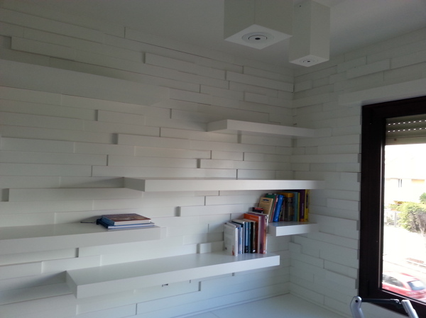 Foto: Pared Panelado de Madera Lacado en Blanco de Proyectos Ilv ...