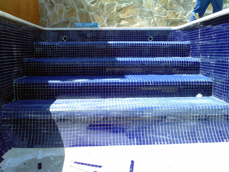 Foto: Piscina de Gresite Azul Marino de Piscinas El Melenas #148606 ...