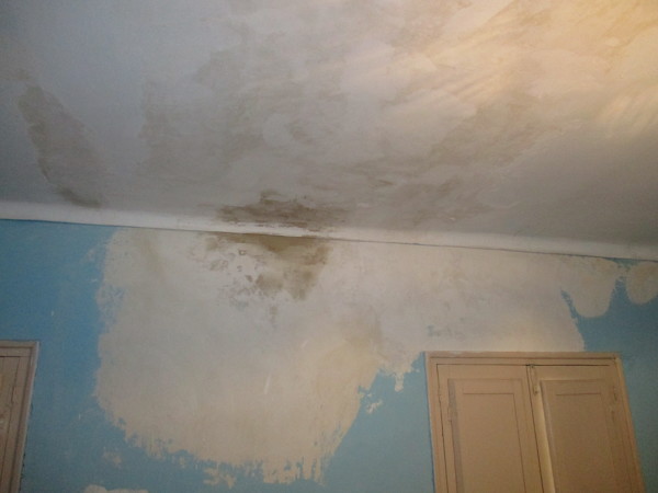 Foto: Reparación de Enlucido en Techo y Paredes Debido a Humedades por ...