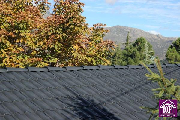 Foto: Teja Plástica Negra de Tejas Roofy #455376 - Habitissimo