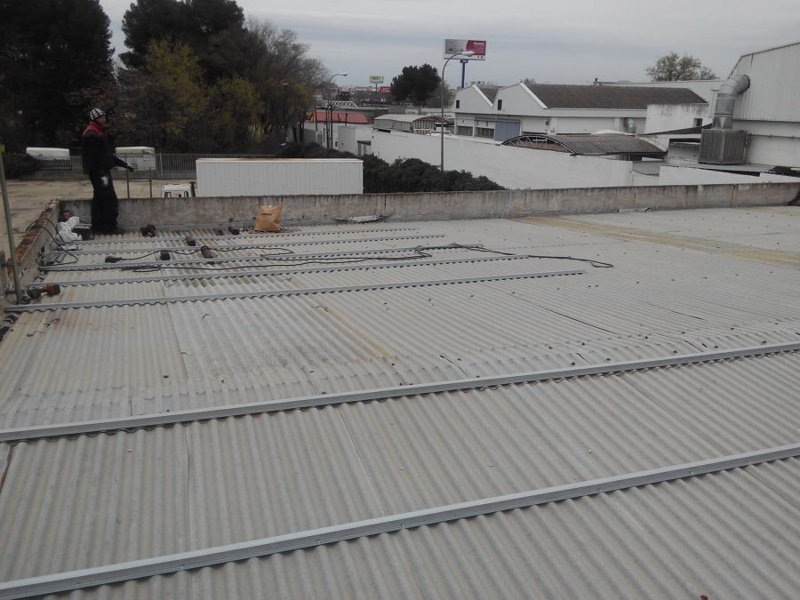 Foto: Colocacion de Perfil Omega de Tejados Syncron #2205287 - Habitissimo