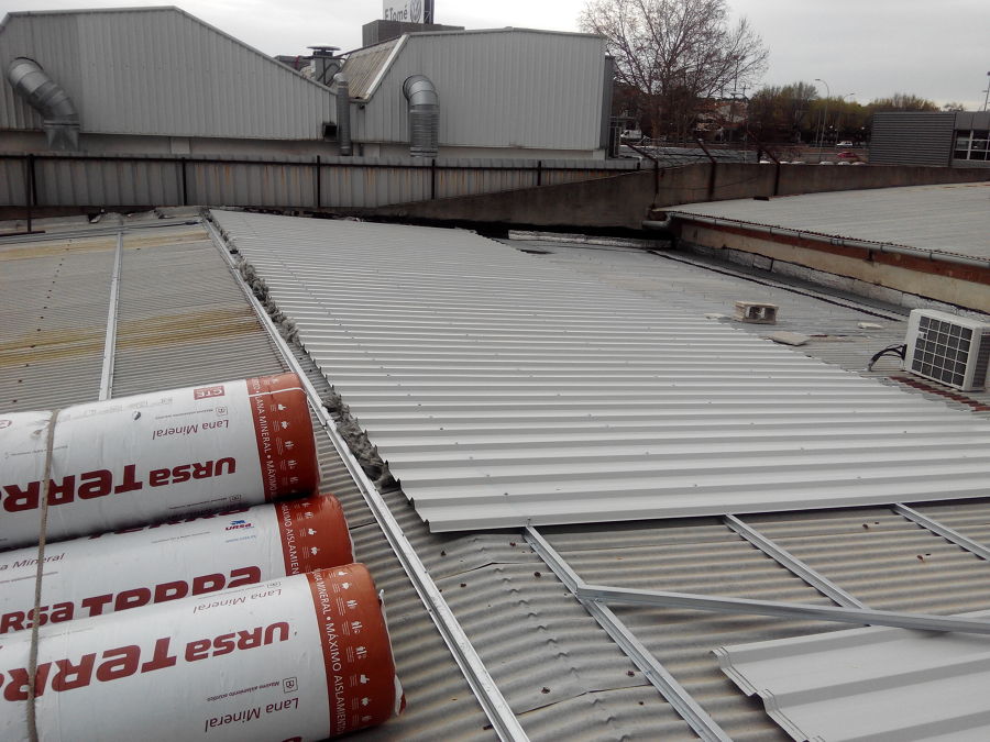 Foto: Colocacion de Perfil Omega de Tejados Syncron #2205287 - Habitissimo