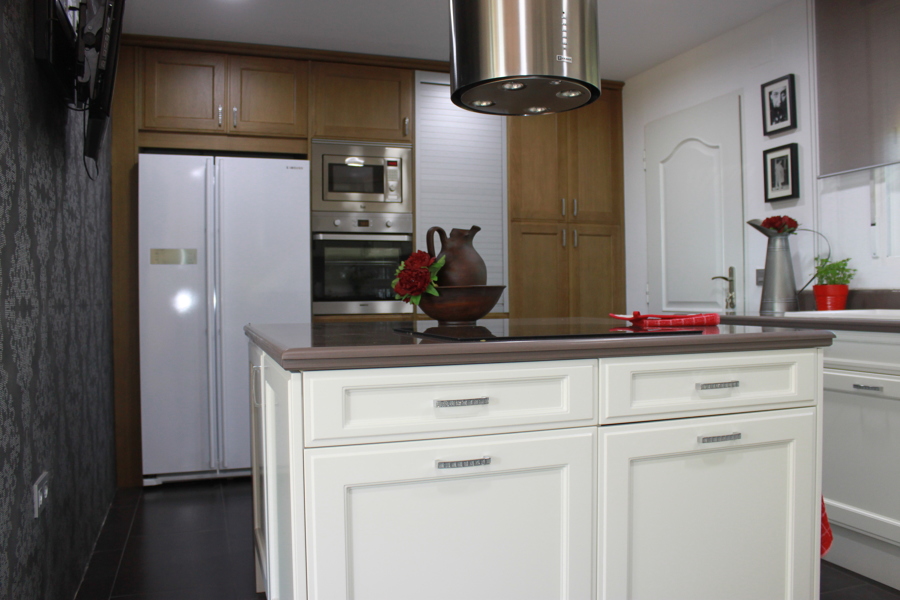 Foto: Isla con Vitrocerámica, Freidora y Tepanyaki de Adamantium Group ...