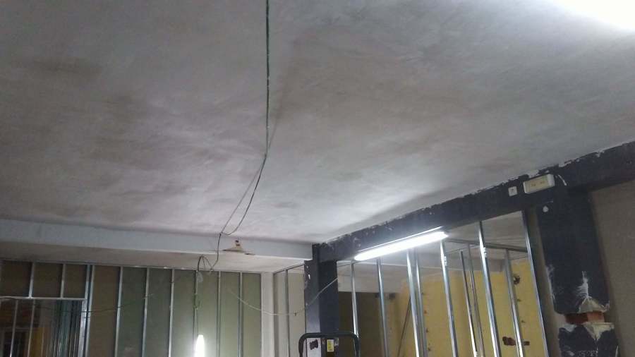 Enlucido de Yeso en Techos para Tienda de Ropa y Moda | Ideas Yeseros