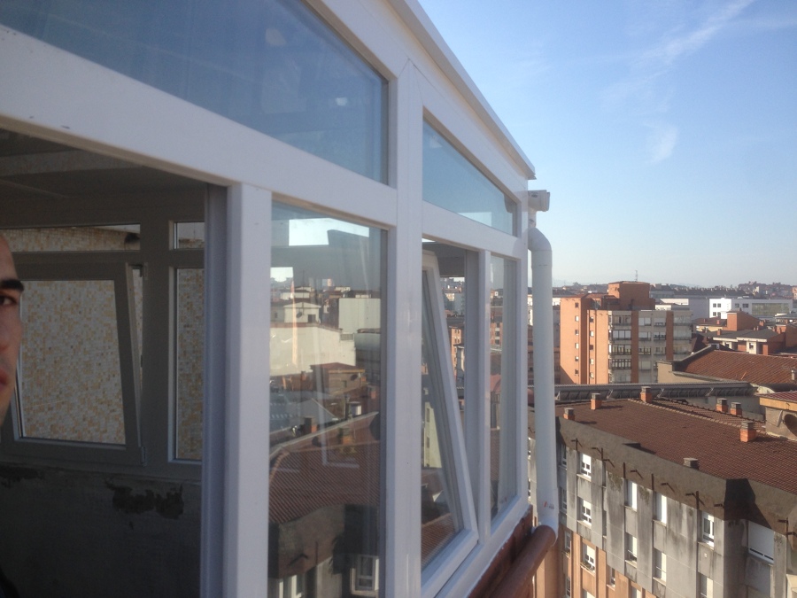 Trabajo de una Terraza de Pvc, con Techo de Aluminio Aislante y Canalon ...