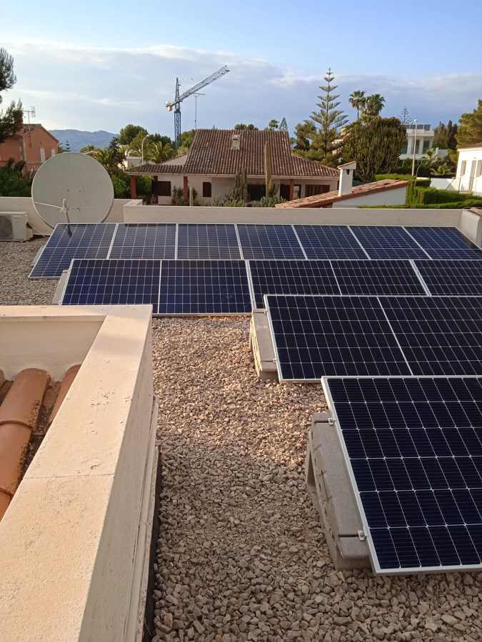 Foto: Paneles Solares Adaptados Al Tamaño y Forma de la Azotea. de ...