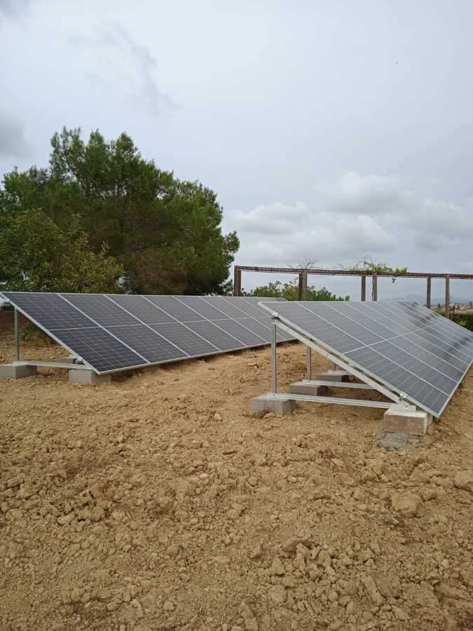 Foto: Paneles Solares en Terreno de Ecoenergia Sistemes Solars S.l ...