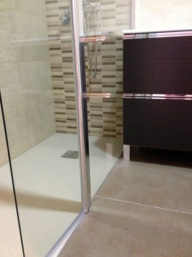 Foto: Plato Ducha con Estante Empotrado de Deco Construcciones #1920236 ...