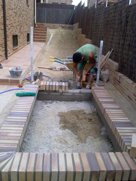 Foto: Solado Patio Interior y Realización de Jardineras de Soloreforma ...