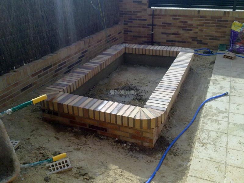 Foto: Solado Patio Interior y Realización de Jardineras de Soloreforma ...